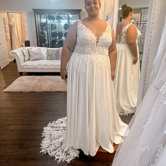 Bella Lusso Bridal | Dresses | New Sz 22 Chiffon Button Back Bridal ...